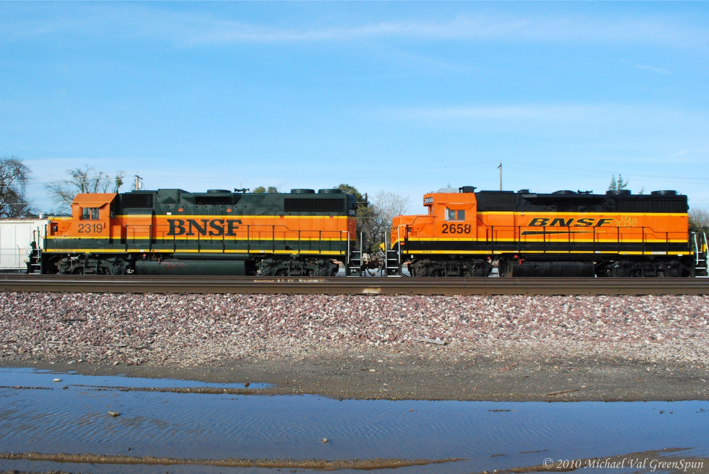BNSF 2319 & BNSF 2658